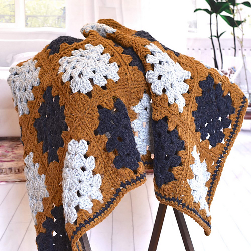 Ravelry: The Rusty Cottage Hue And Me Granny Square Blanket pattern by ...