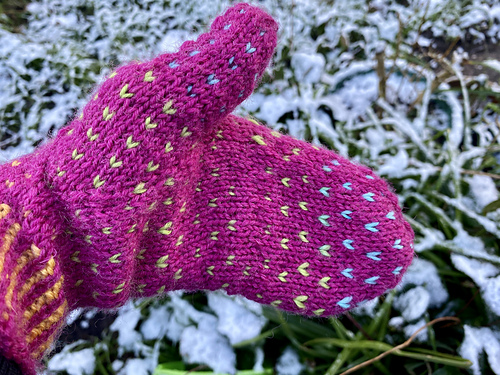 Ravelry: Easy Colour Work Mitten pattern by zarina keyani