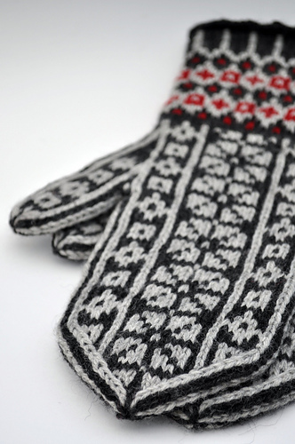 Ravelry: Holly Jean Mittens pattern by Mandy Powers