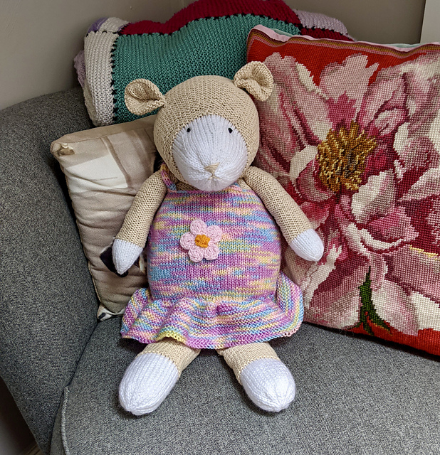 Ravelry: Shelly Sheep cuddly knitted toy pattern by Zoe Garland