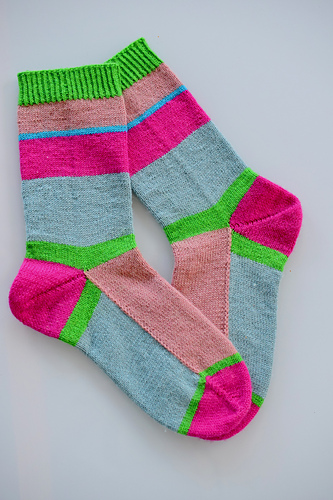 Ravelry: Valorie Socks pattern by Zsuzsanna Orthodoxou