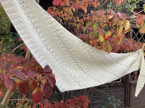 Ravelry: Knitshades (deadly ?) boomerang pattern by Susan Ashcroft